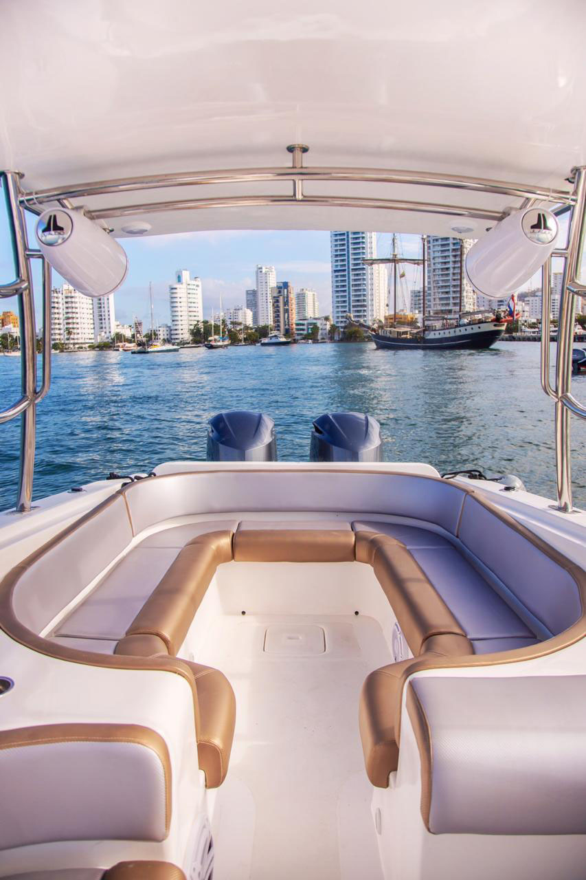 42-45 Ft Boat - Botegena Boat Rentals